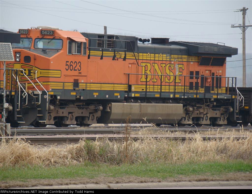 BNSF 5623